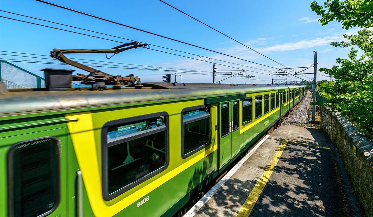 Rail Network Returns to Normal After Overhead Wire Fault Causes Delays ...